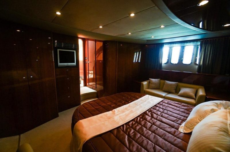 Princess Flybridge 85 - The Luxe Guide