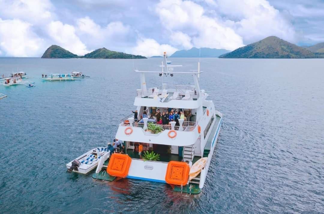 Party Boat 150 persons - The Luxe Guide