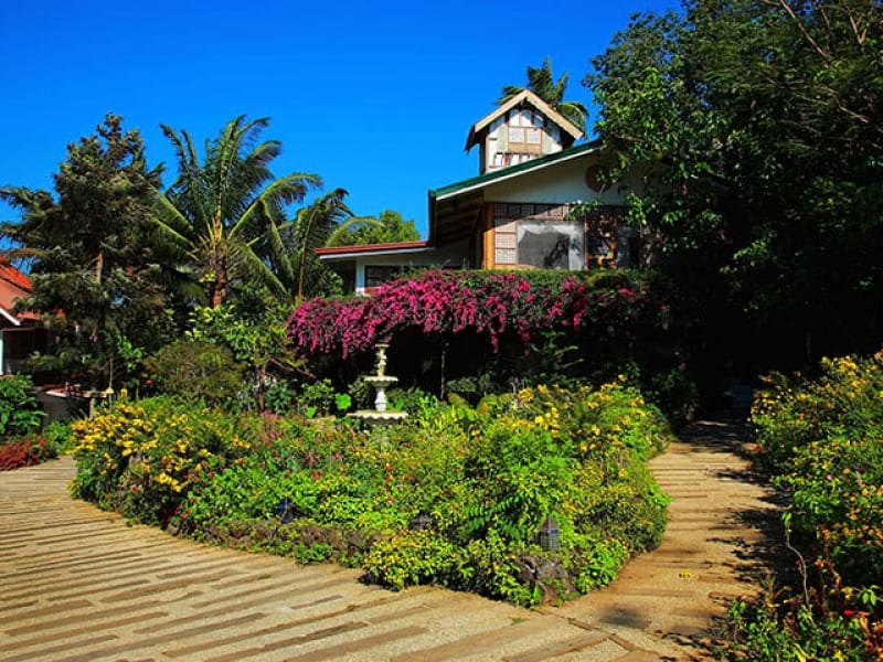 Helicopter Flight to Sonya's Garden with Lunch - The Luxe Guide