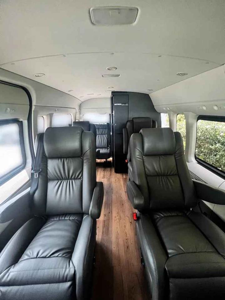 Toyota Tourer VIP Limo - The Luxe Guide